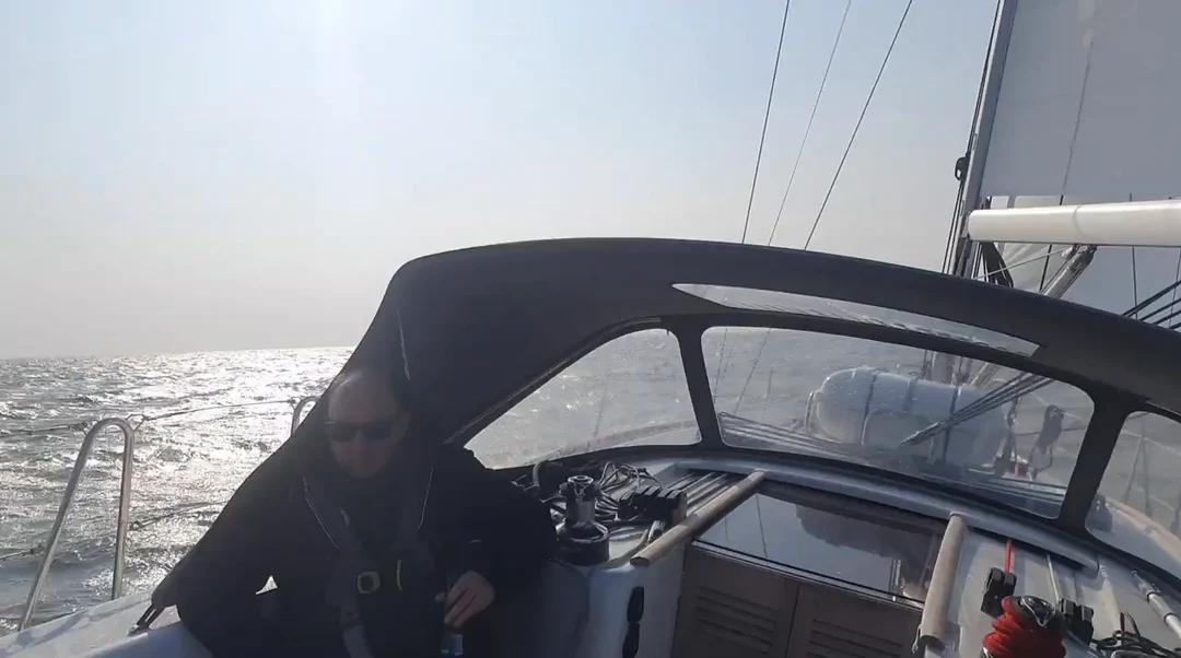 Another short clip of our first sail, and first time sailing with wind speeds above 30knts ...