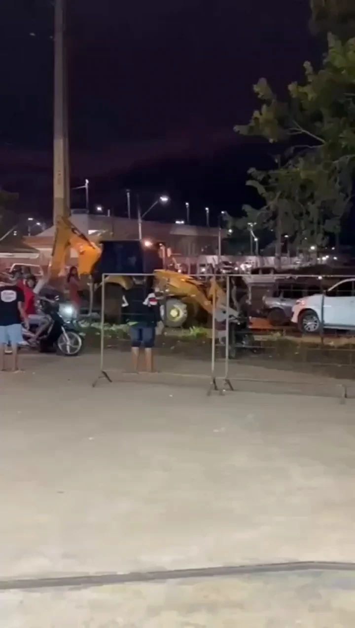 Traffic maintenance in Brazil | Scrolller