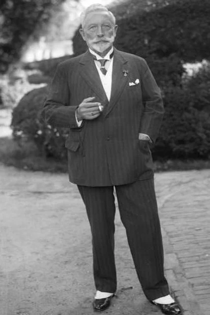 The German Kaiser in exile (1933) | Scrolller