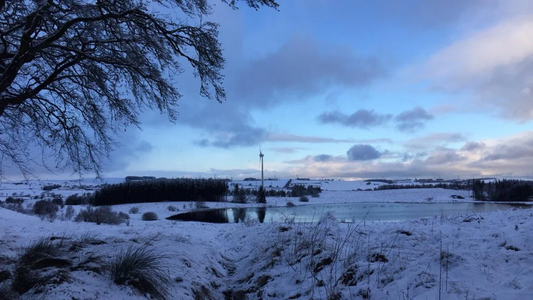 Winter lake views | Scrolller