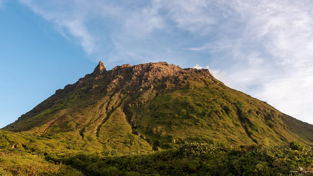 Summit of the volcano La Soufriere [OC][1920x1080] | Scrolller