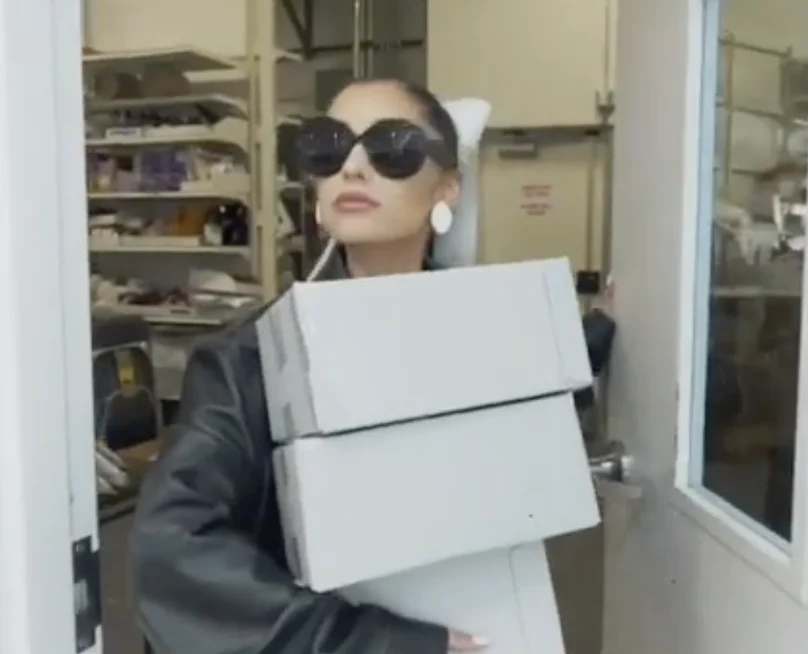 Stealing her own products | Scrolller