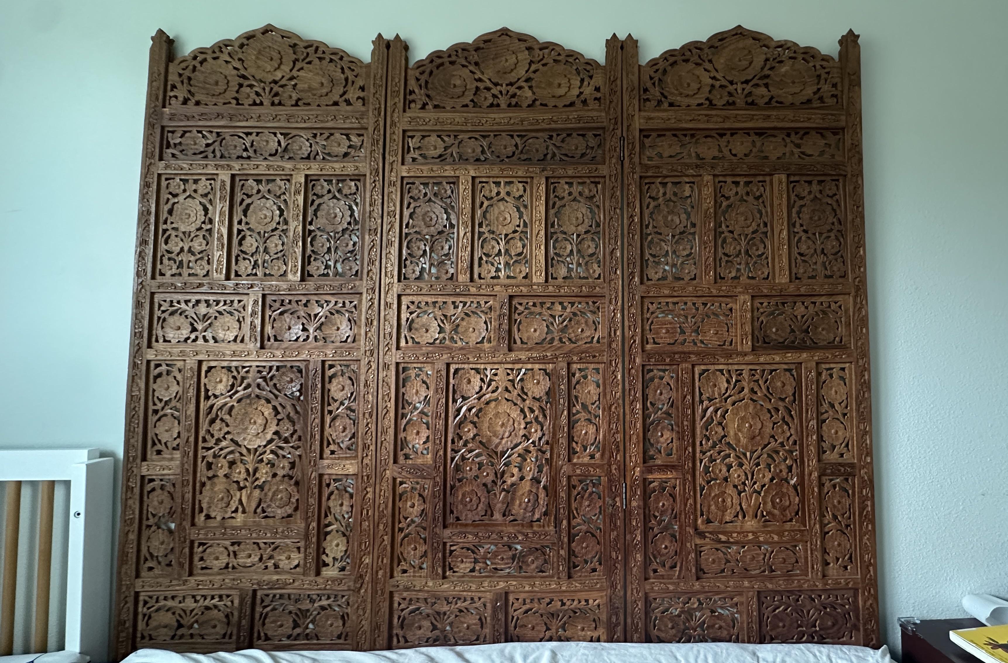 Any idea on the age and value of this room divider? | Scrolller