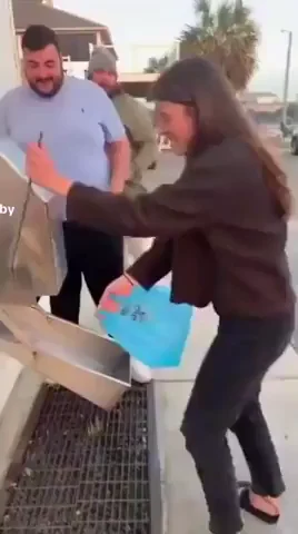 Here it comes! | Scrolller