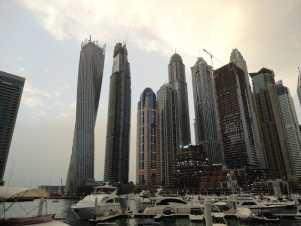 Cayan Tower ( Dubai ) | Scrolller