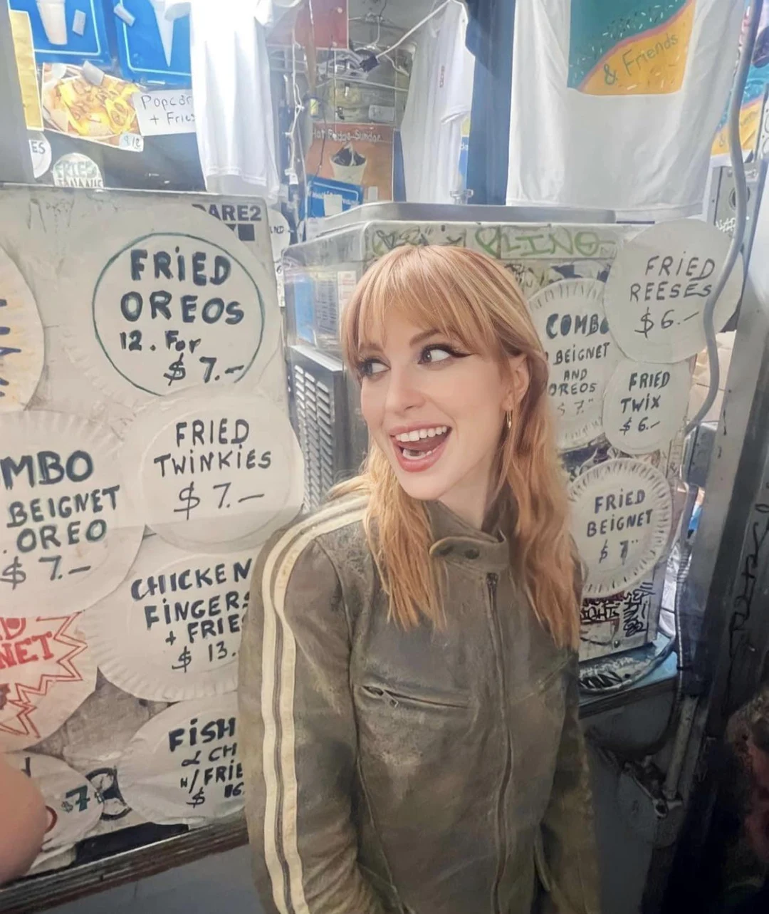 Hayley Williams Scrolller