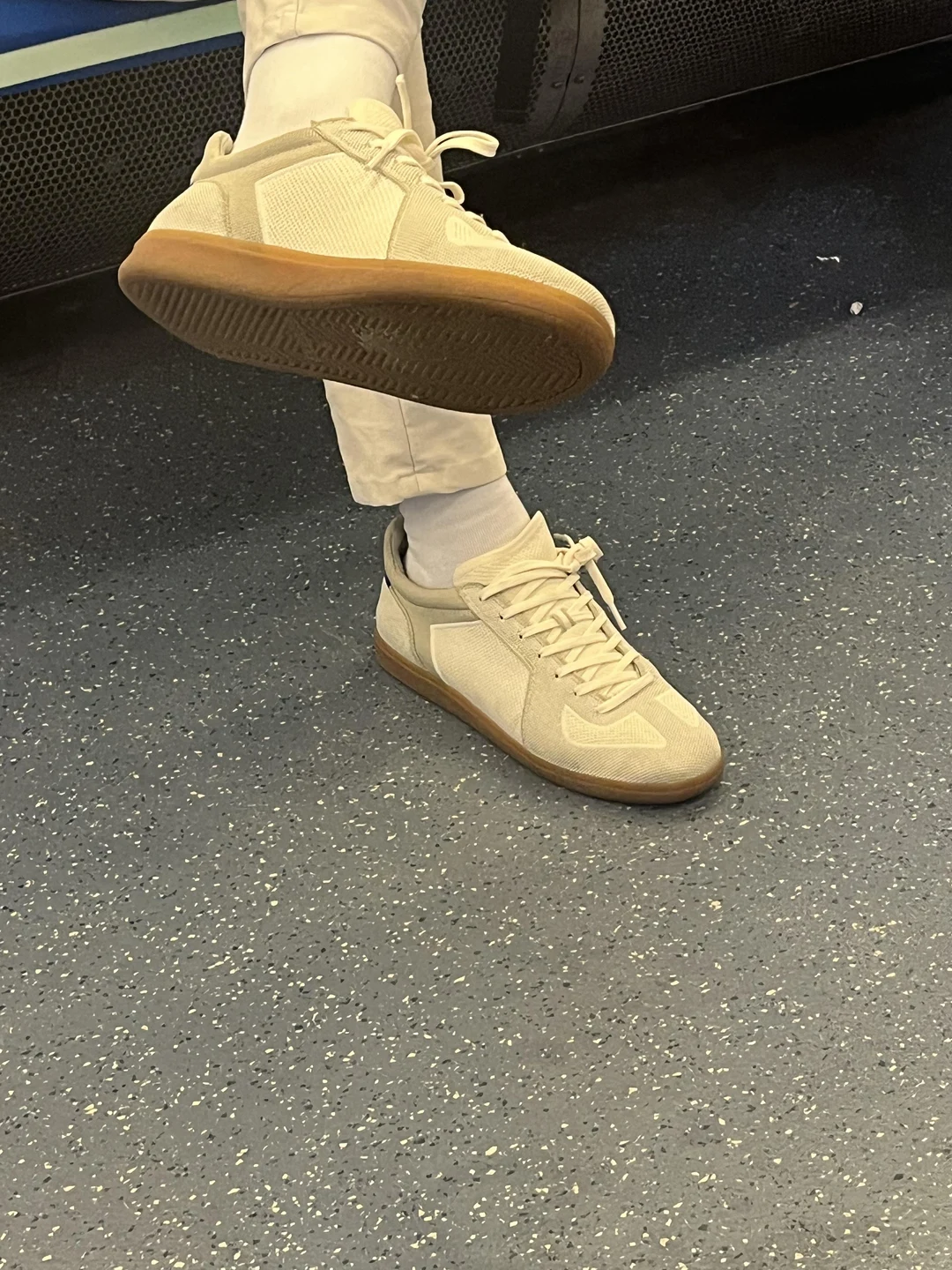 Can anyone identify these sneakers? | Scrolller