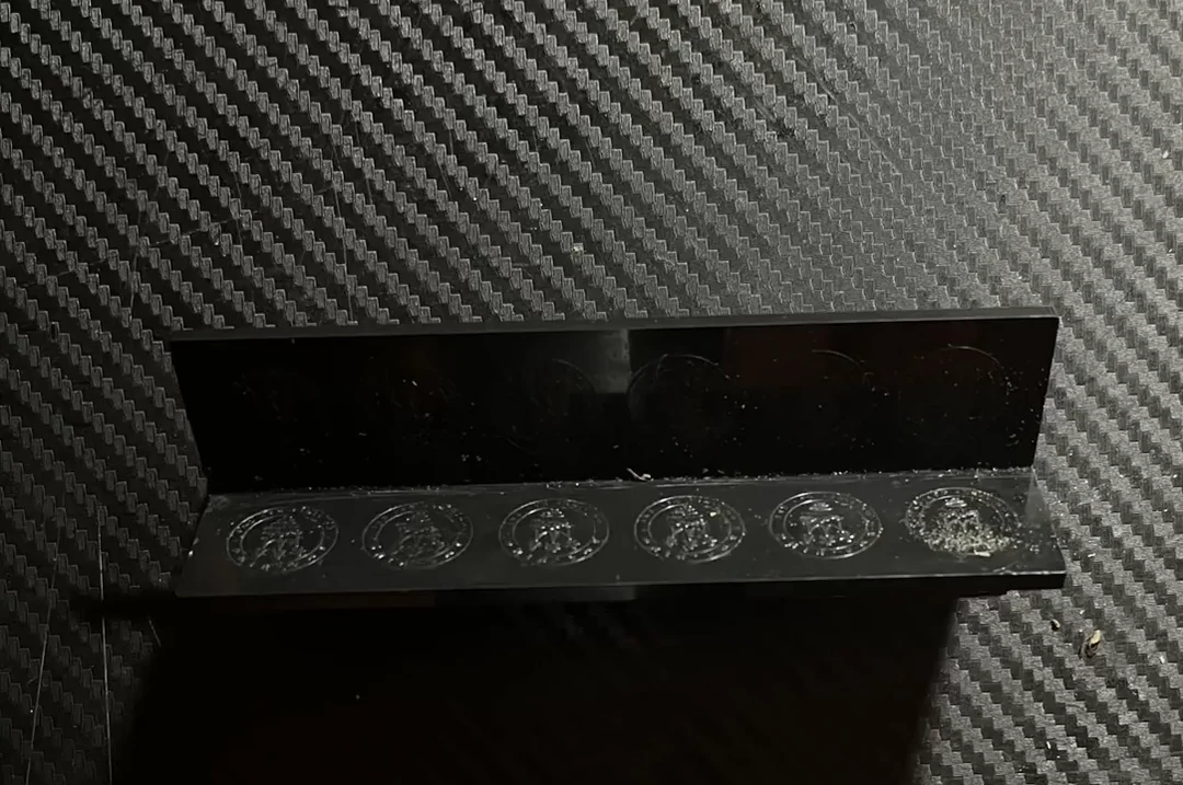 Rock n rolling a Joint | Scrolller