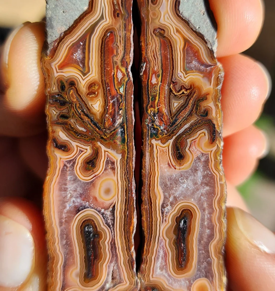 Polished and undyed agate. | Scrolller