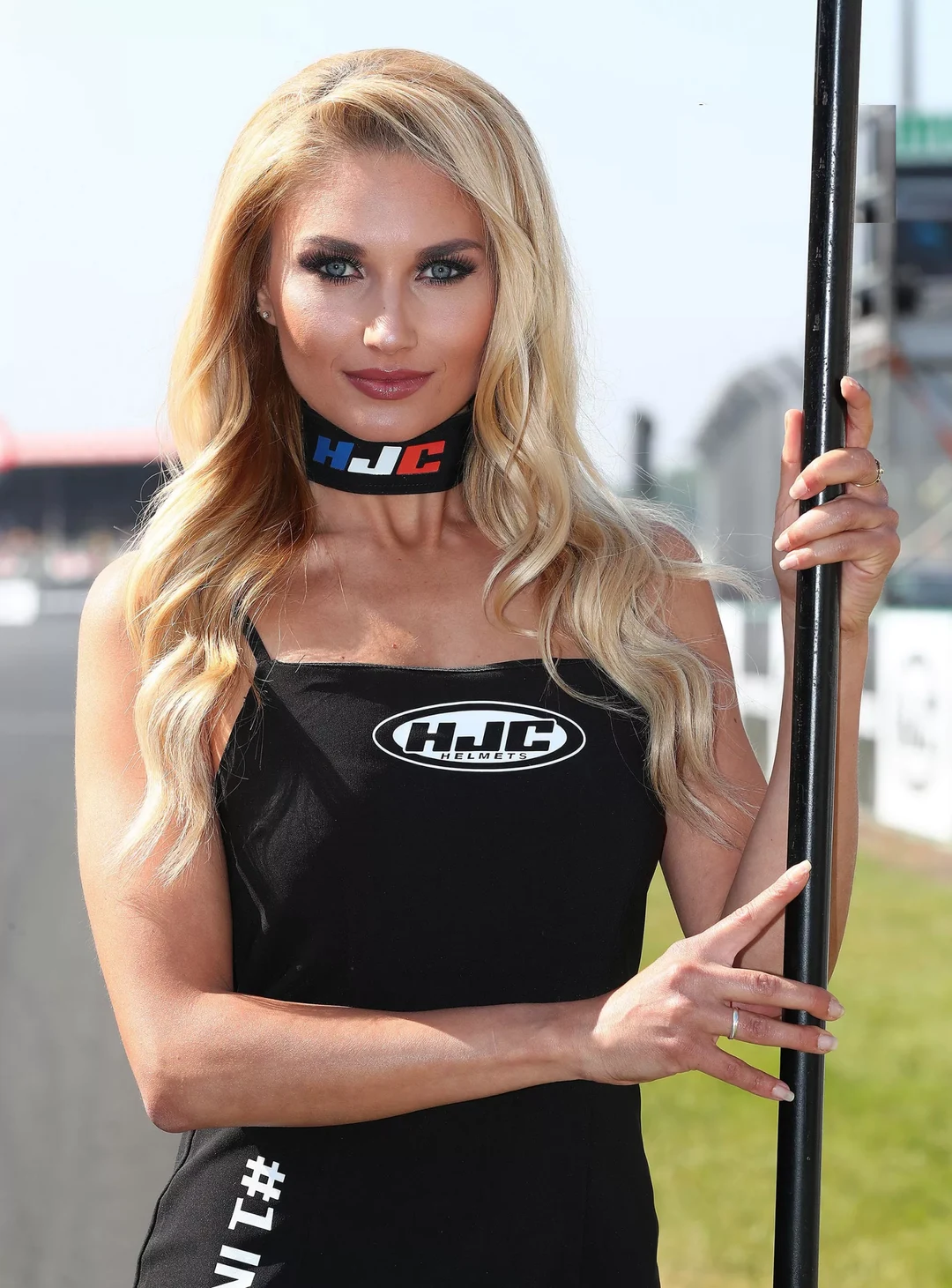 Grid girl Marta is the definition of elegance and beauty | Scrolller