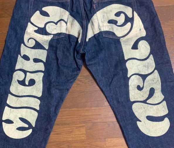 Please help me to identify this font | Scrolller