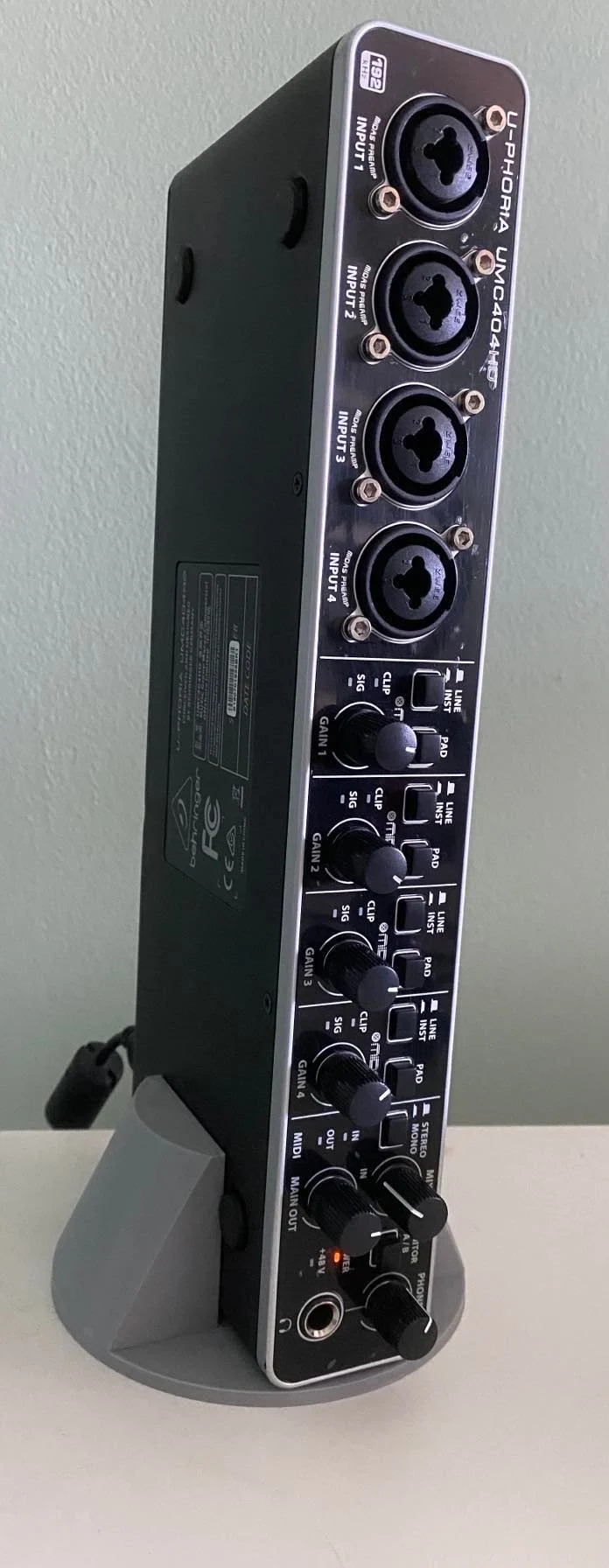 I designed and printed a vertical stand for my audio interface! | Scrolller