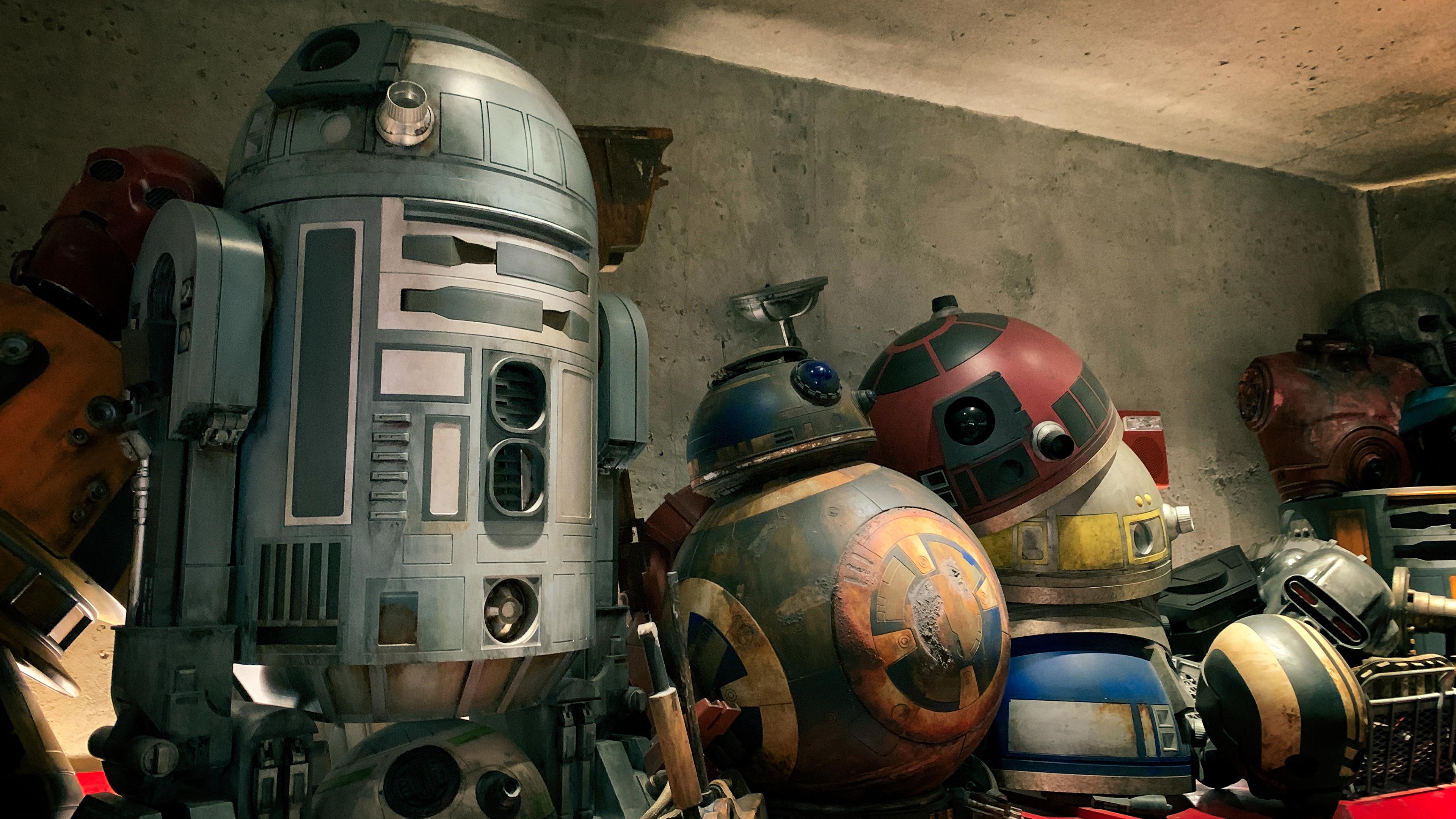 Junk Droids 001 (3840x2160) | Scrolller