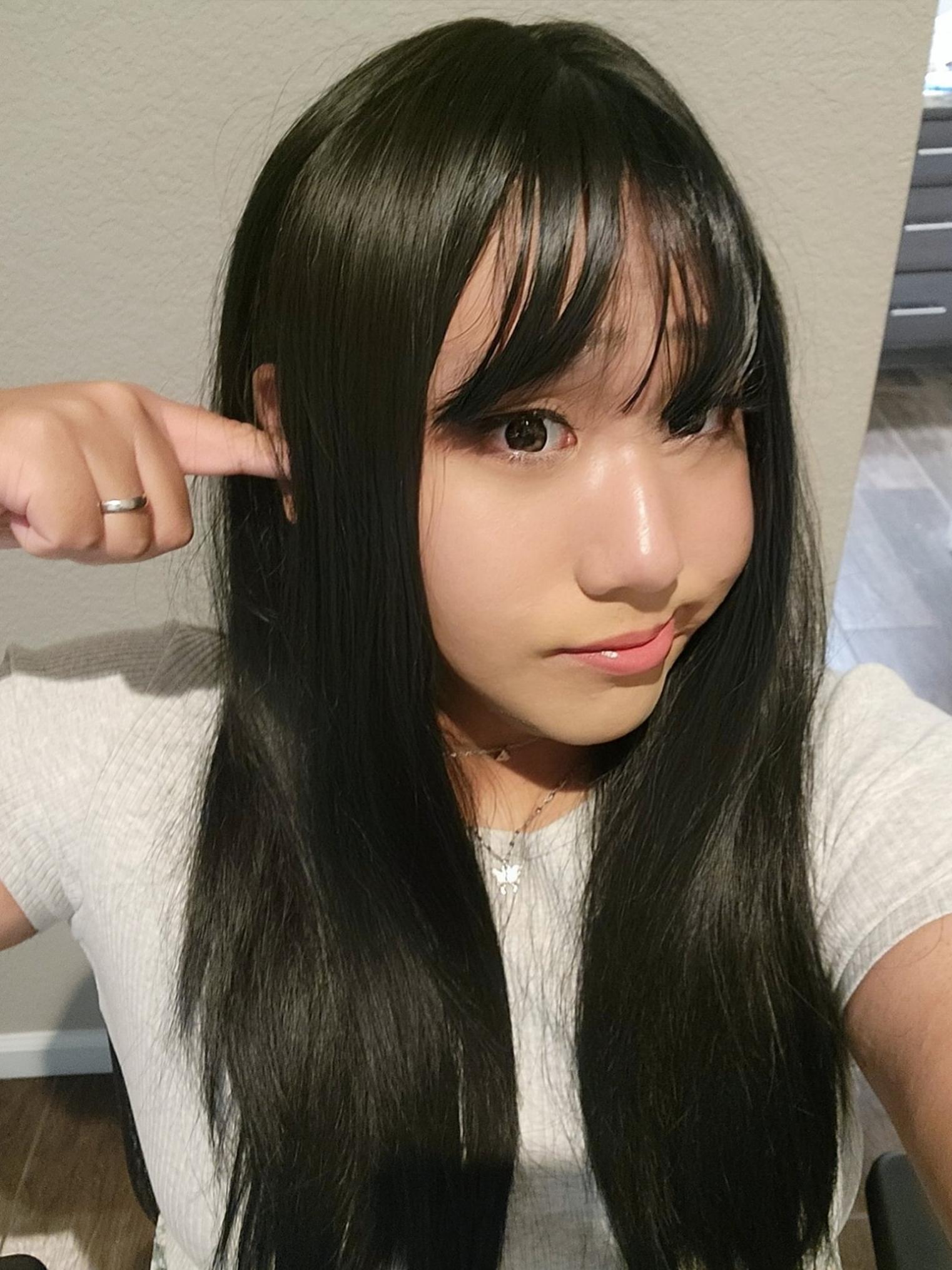 Didn't know where to put my hand in my selfie, here's one suggestion I got… | Scrolller