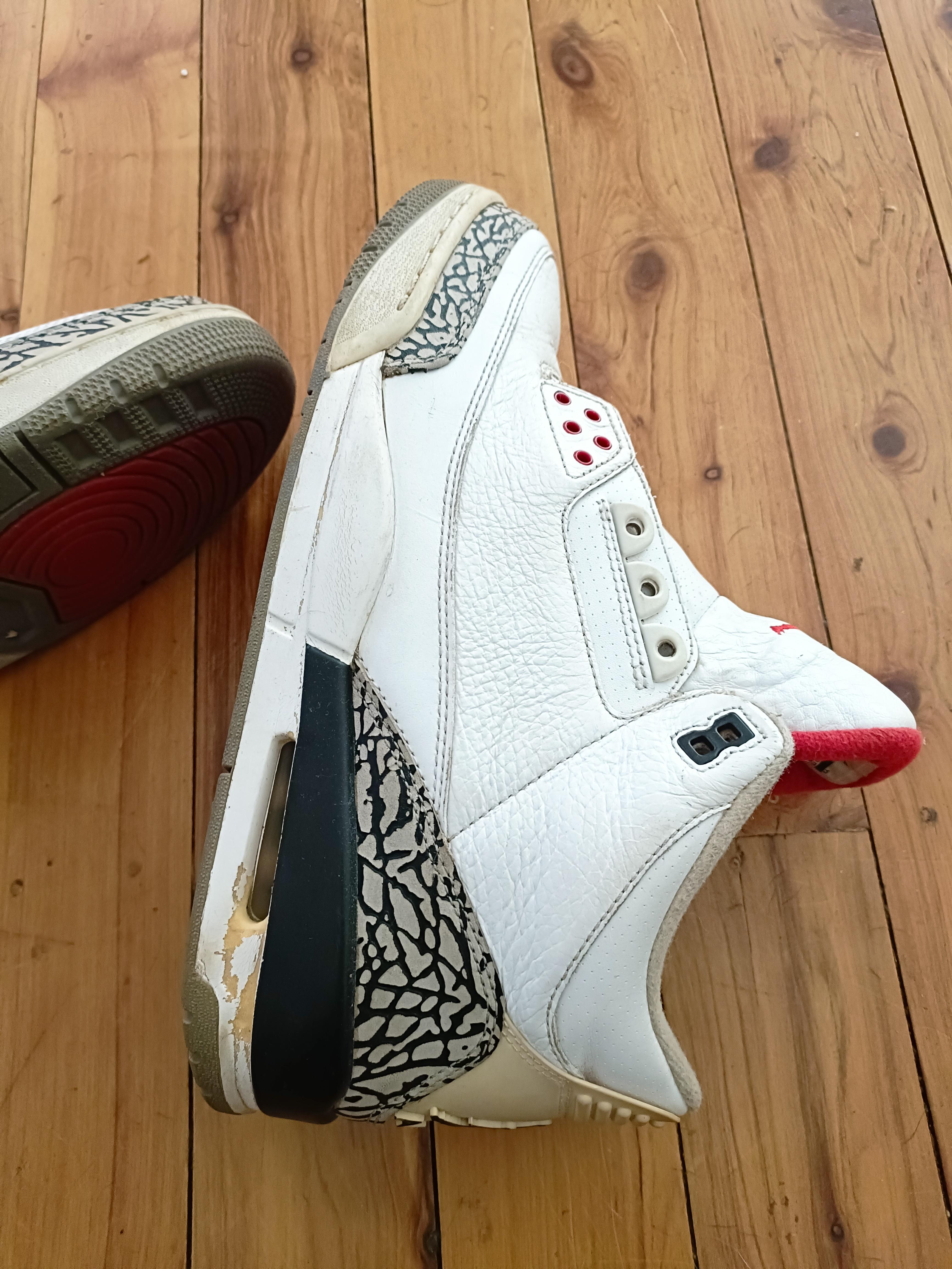 Anyone know if its possible to repair these again in to decent condition? especially the midsole ...