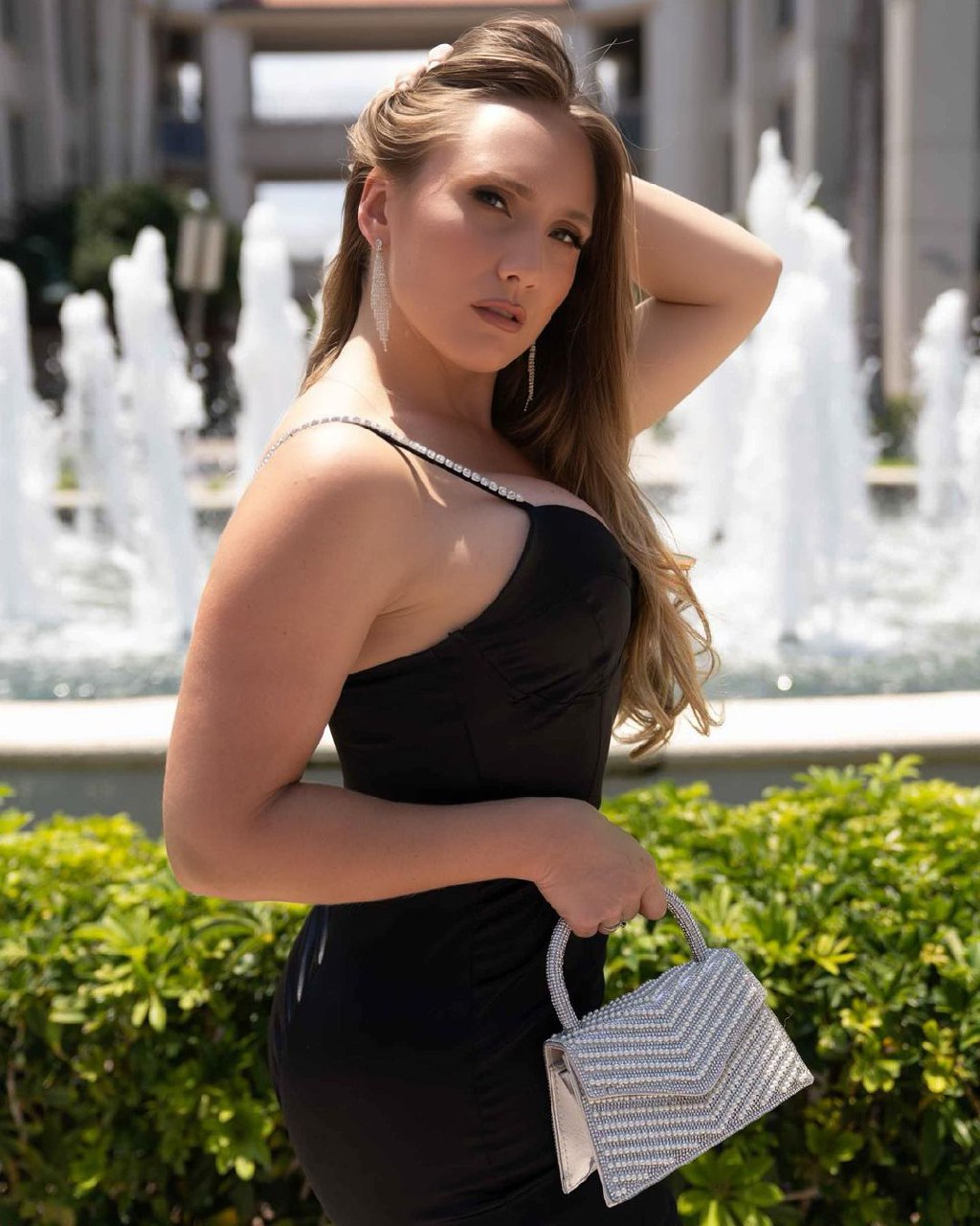 AJ Applegate | Scrolller