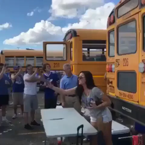 HMC while I jump down from the bus | Scrolller