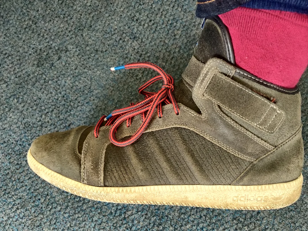 What are these Adidas classics called?? | Scrolller