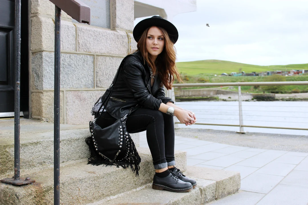 Amy Bell AKA The Little Magpie | Scrolller