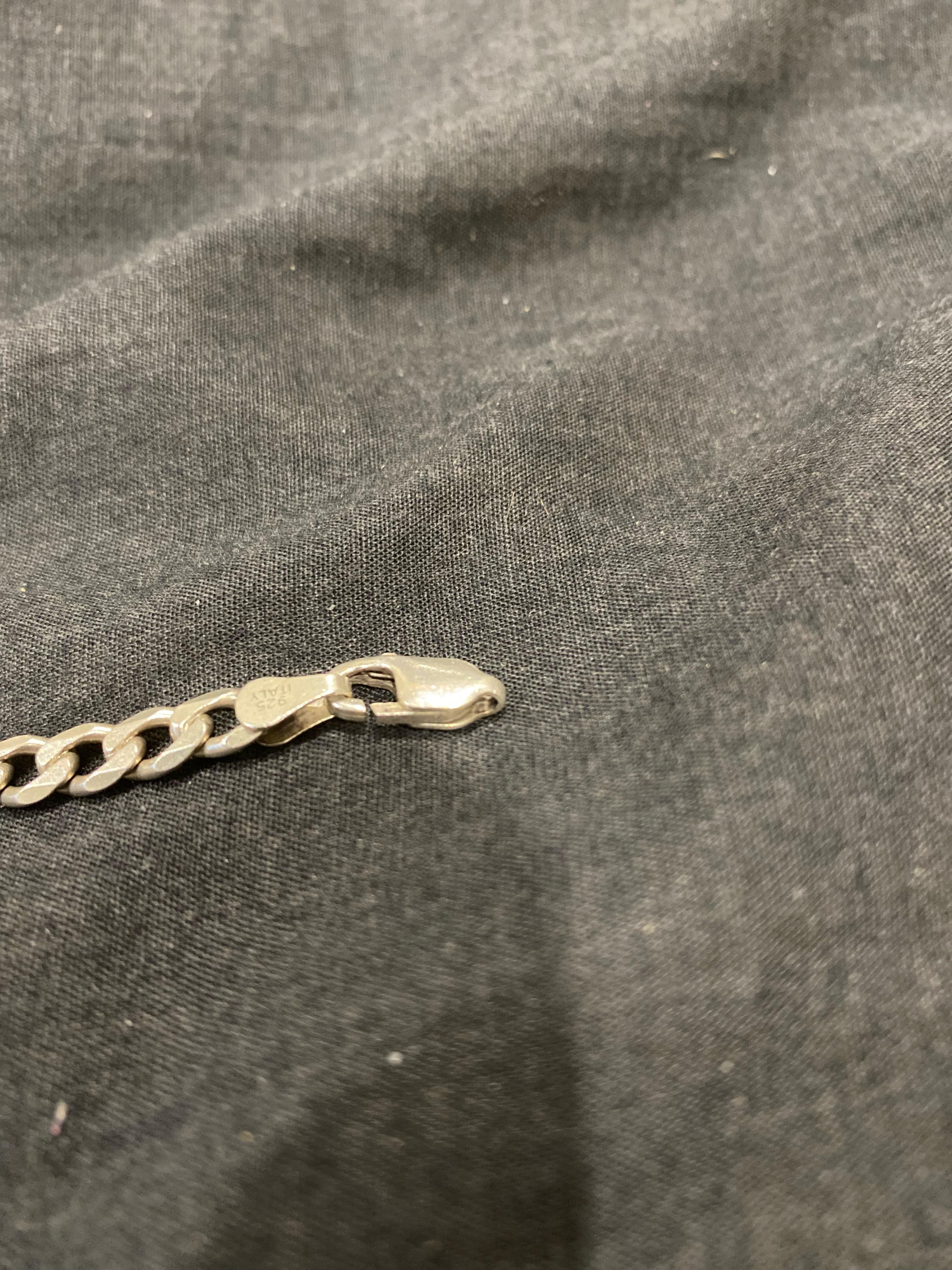 What’s happened to my chain? | Scrolller