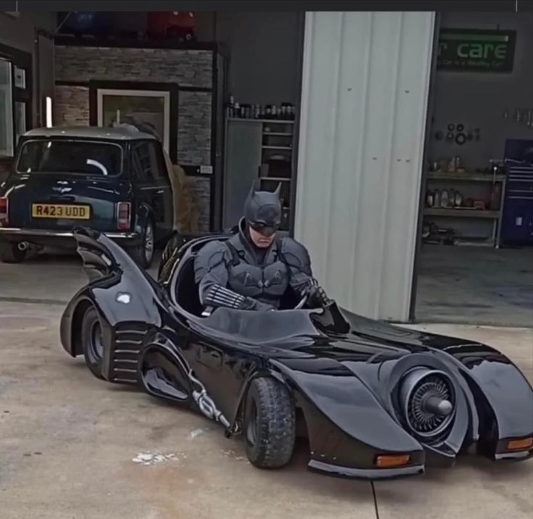 Tiny batman | Scrolller