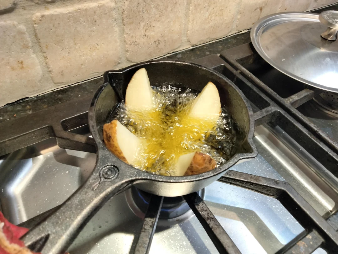 Lodge Melting Pot as a Potato Jacuzzi to make Fries | Scrolller
