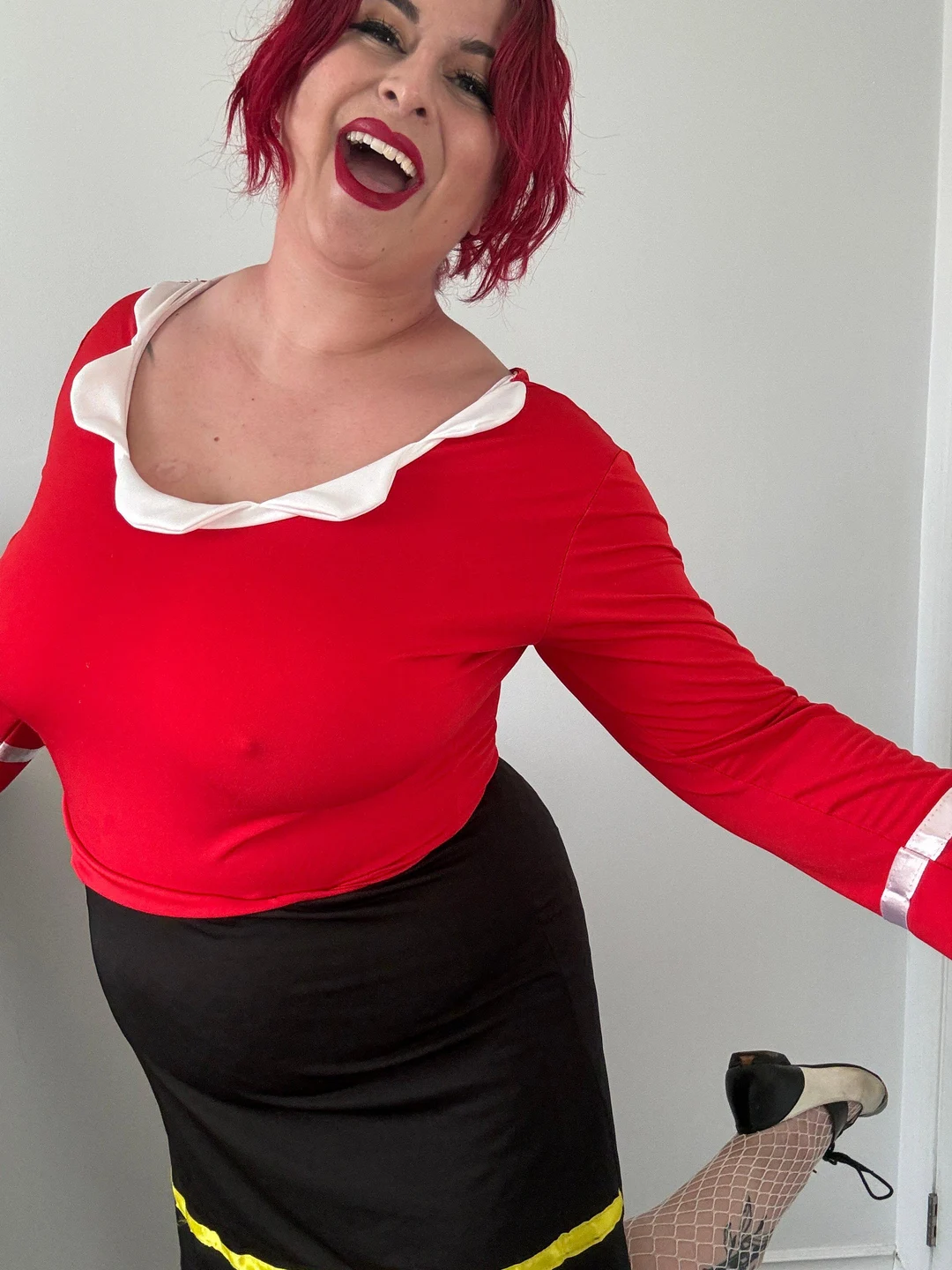 It's the first ever National Popeye Day so I tried my hand at an Olive Oyl cosplay! [Self ...