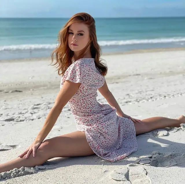 Leanna Decker | Scrolller