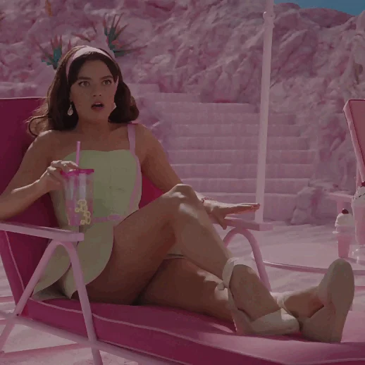 Emma Mackey | Scrolller