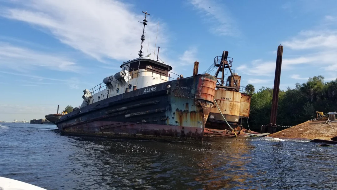 Local Exhausted Tug | Scrolller