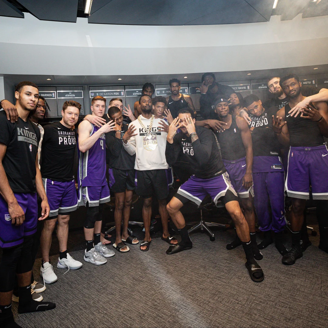 Common Beam Team W | Scrolller