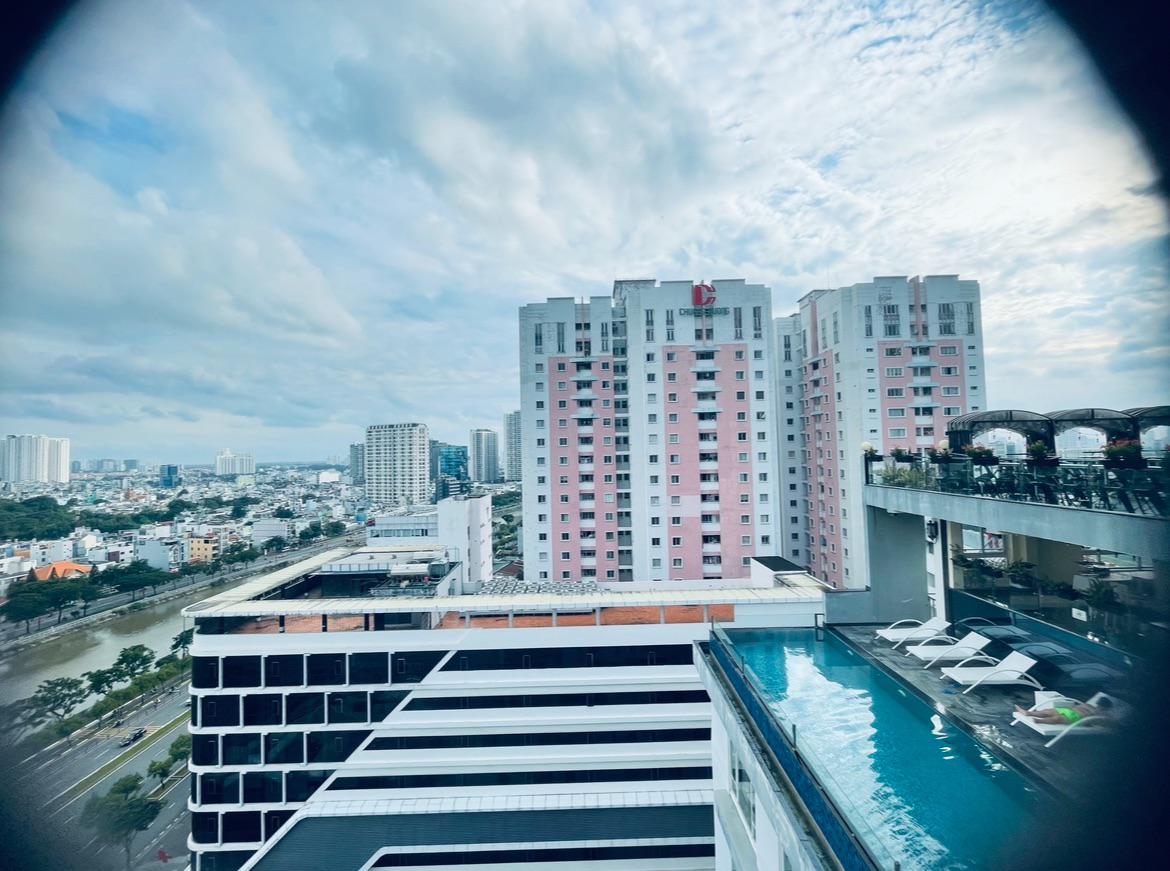 iPhone 12, camera issue | Scrolller