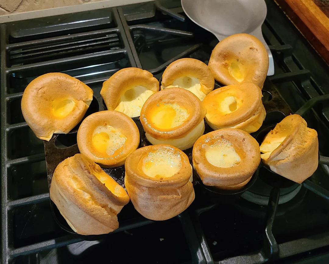 Popovers in a Griswold 948 | Scrolller