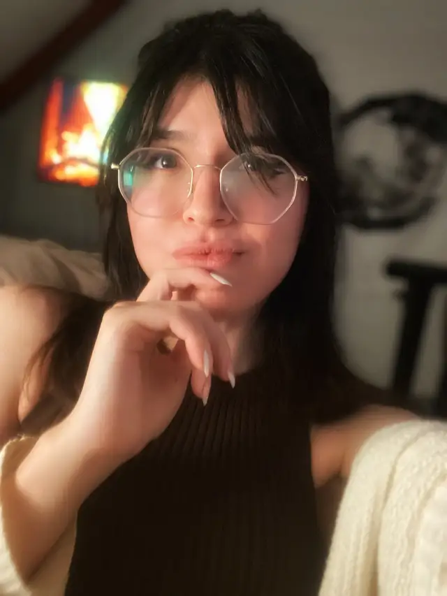 First Haircut after starting HRT, I feel EUPHORIC, it made a difference in my face dysphoria🤎 ...