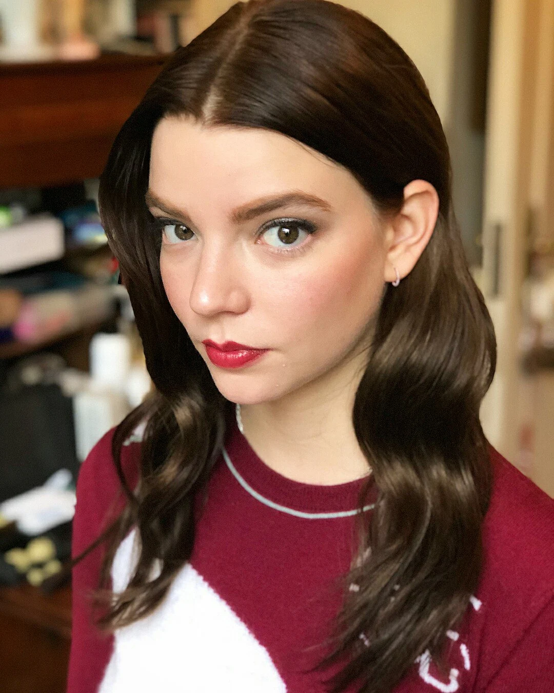 Brunette throwback. | Scrolller