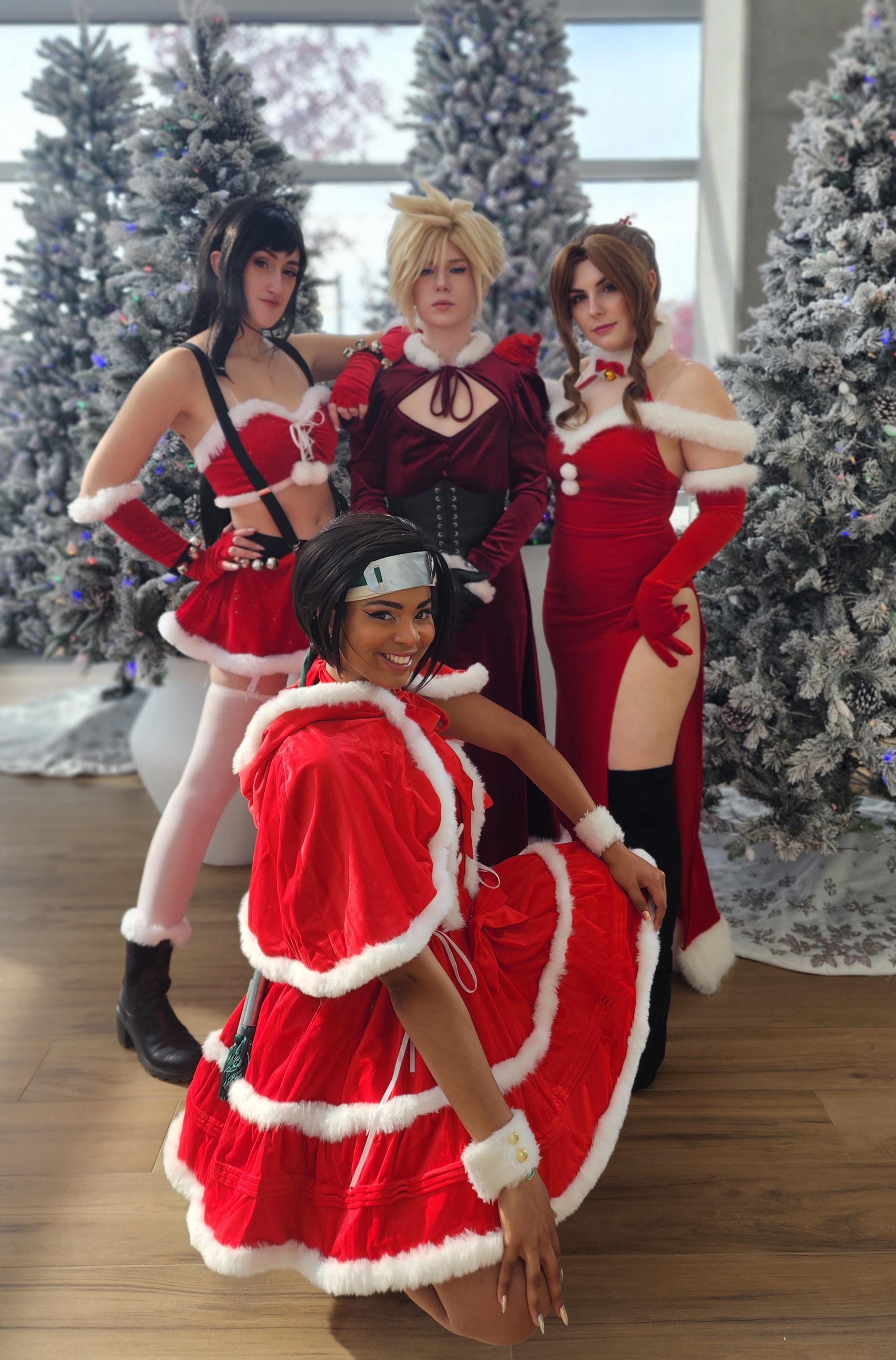 FF7 Holiday Cosplay Group! | Scrolller