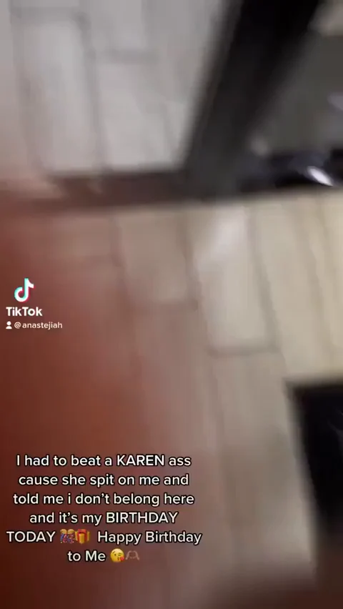 Karen!! How dare you dammit | Scrolller