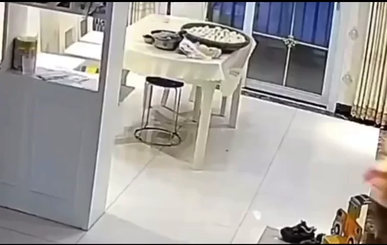 poor kid | Scrolller