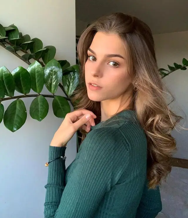 Kallie Kurudzhy | Scrolller