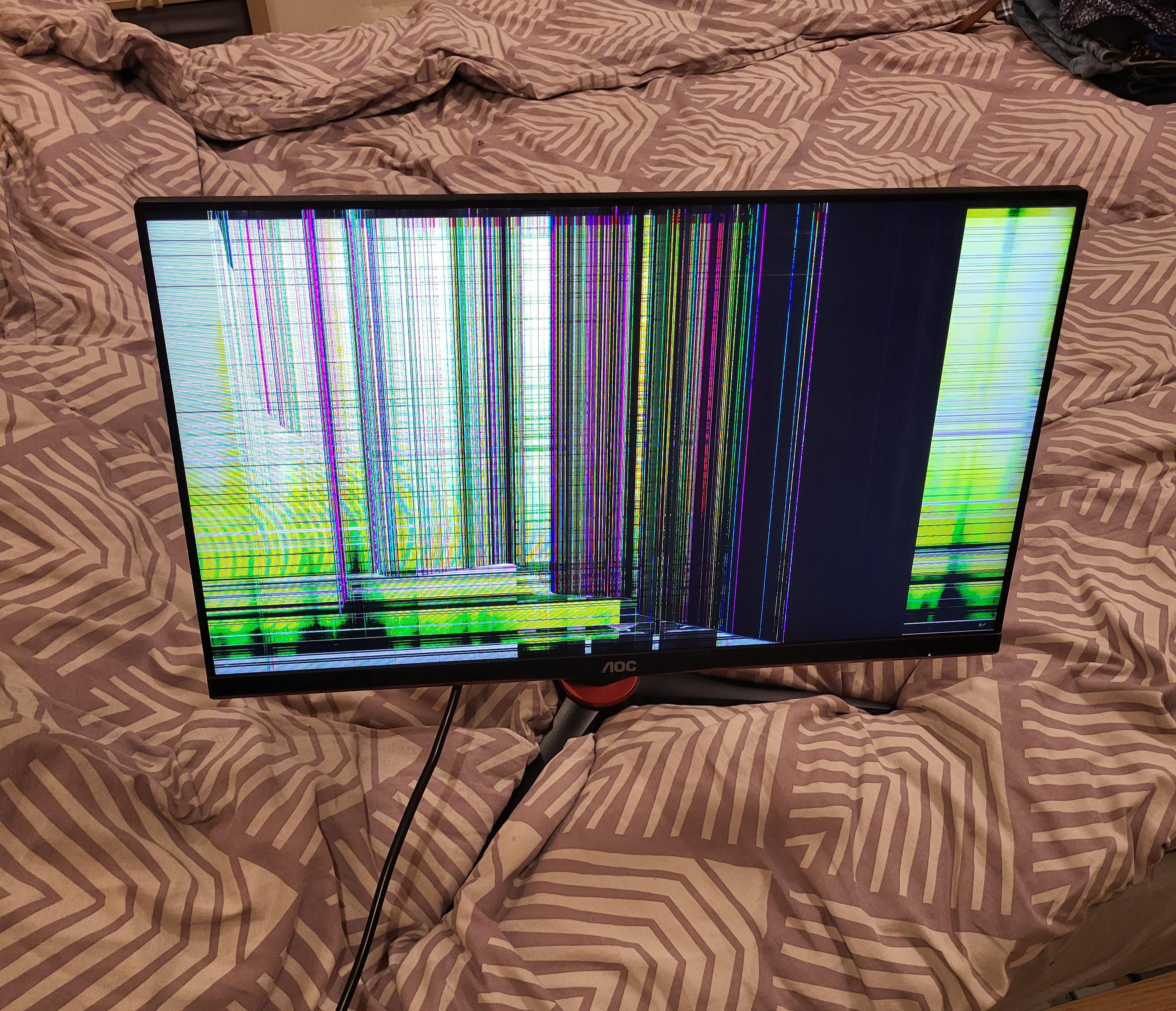 AOC monitor screen broken after a tiny move | Scrolller