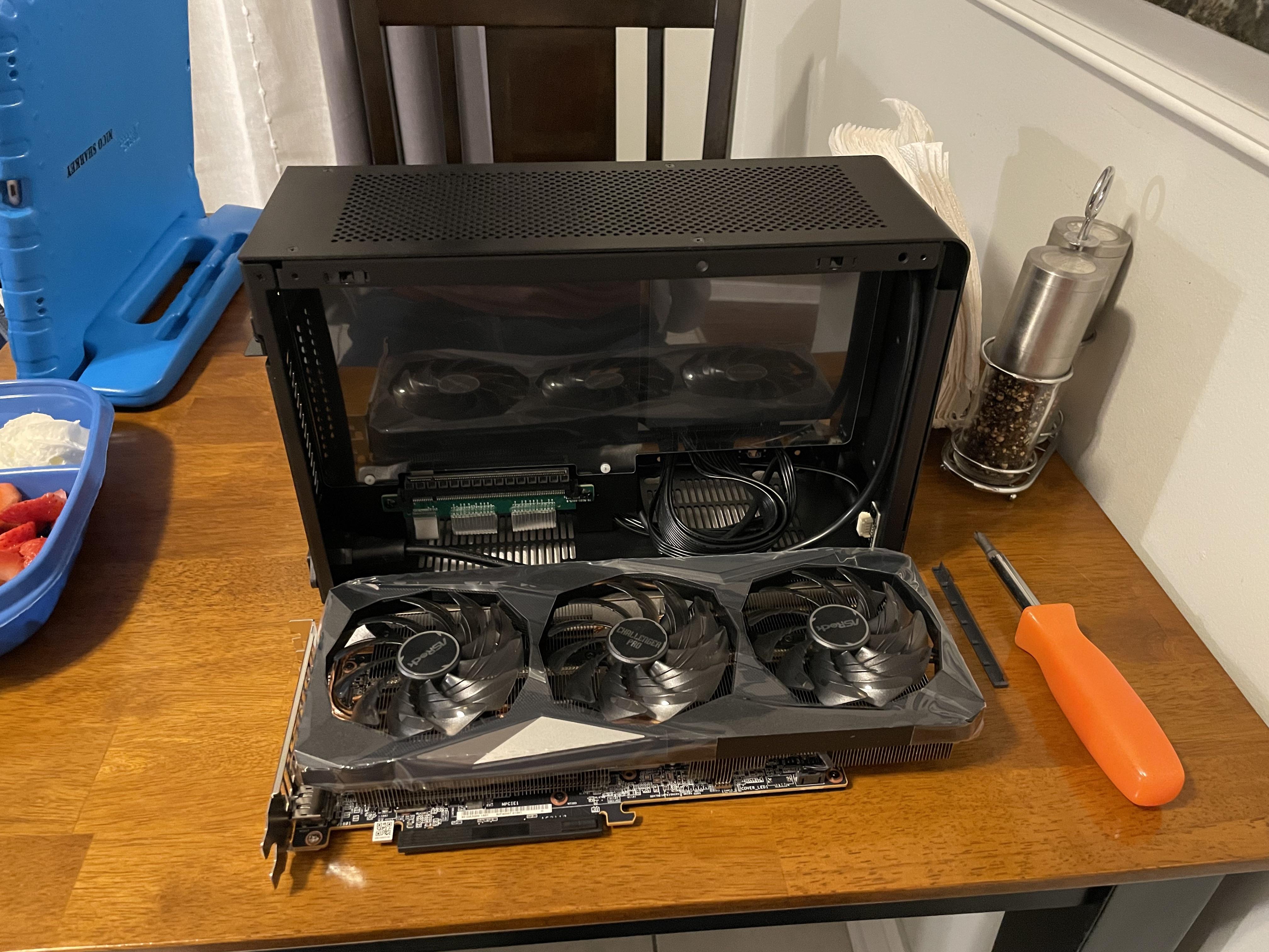 Dan A4 + ASRock Rx 6750 XT. If I didn’t know better, I’d think this GPU was made for this case ...