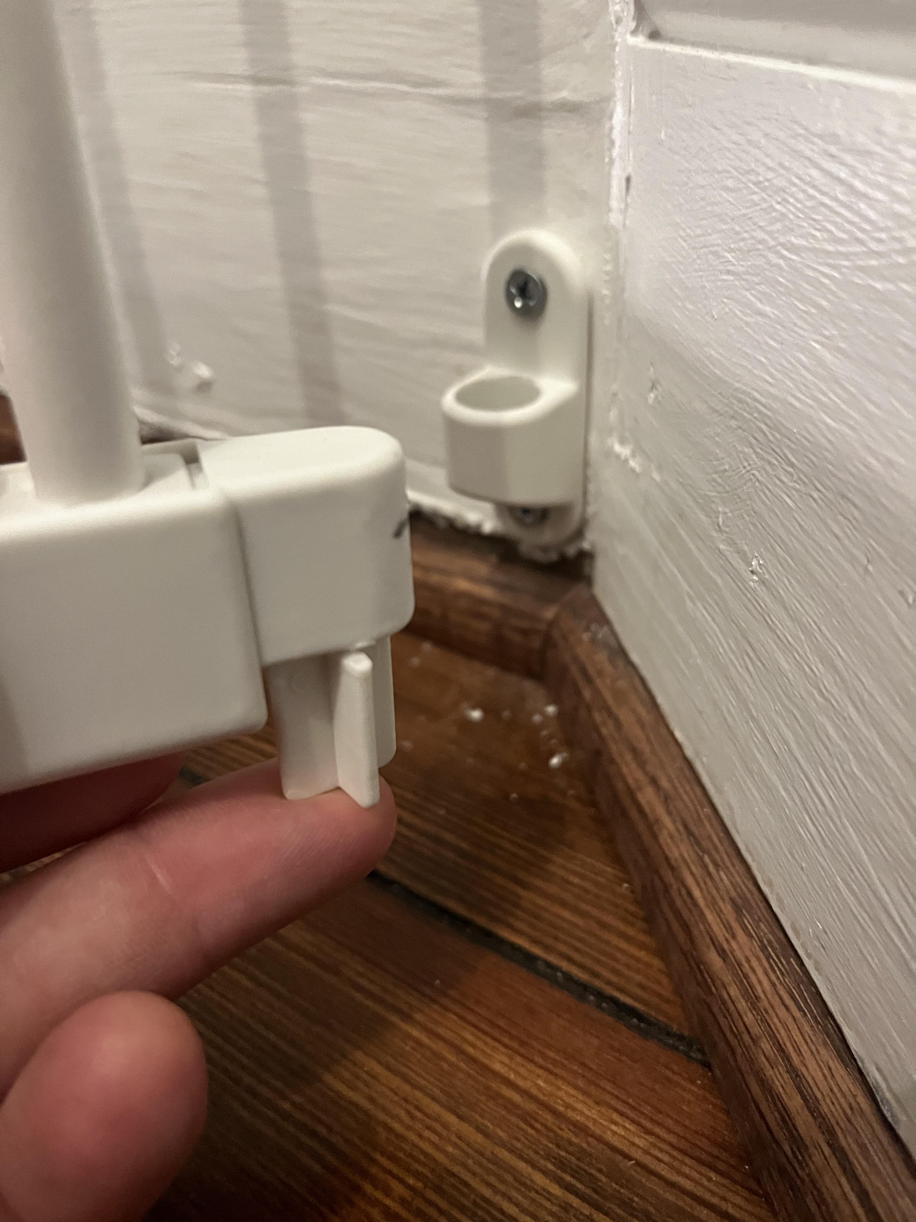 How to fix this Kidco baby gate? | Scrolller