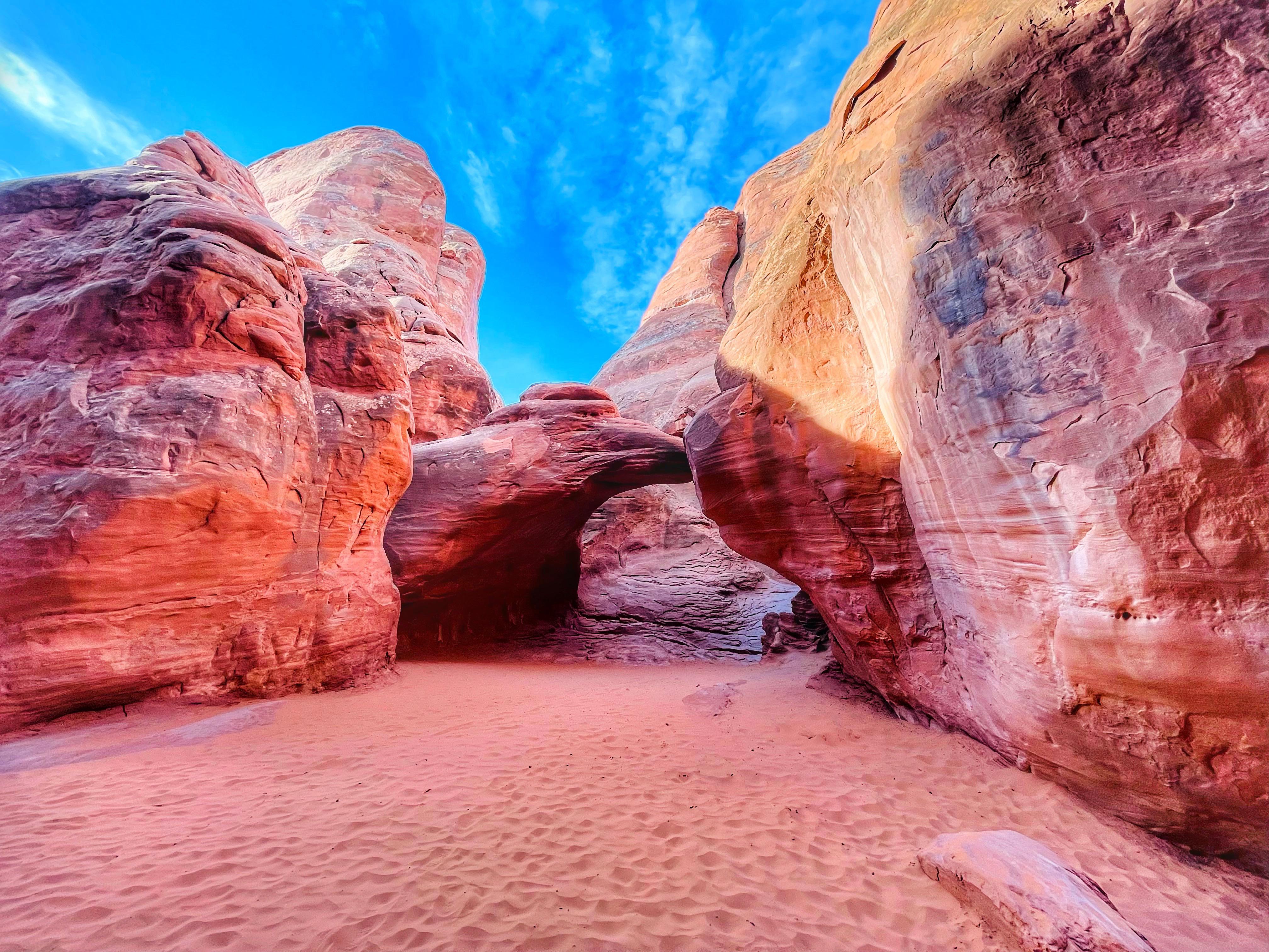 Sand Dune Arch | Scrolller