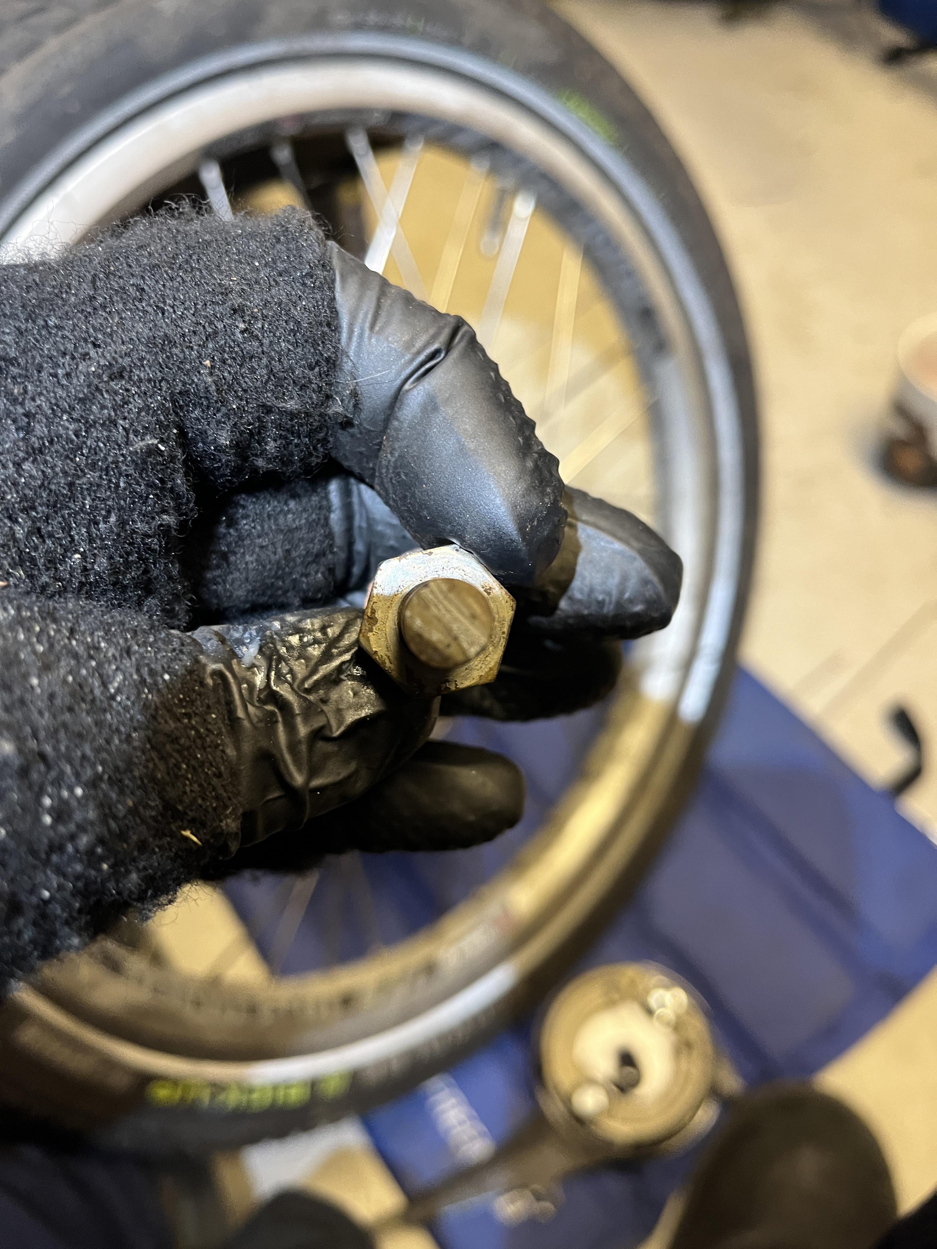 Broken axle on drum brake. | Scrolller