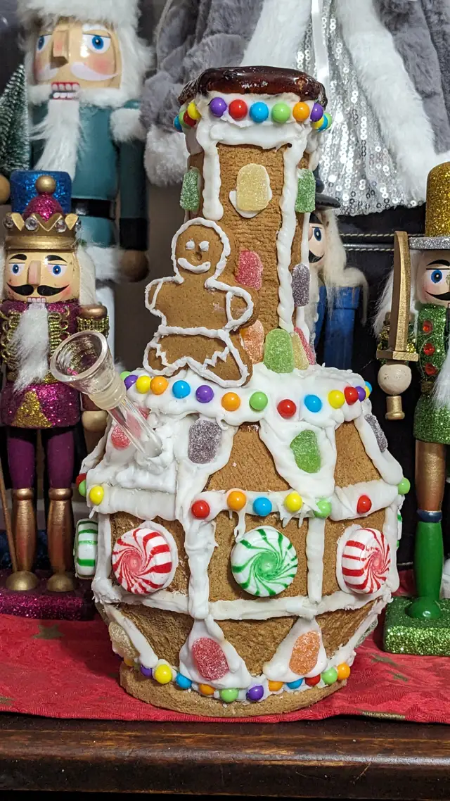 I made a bong out of gingerbread! | Scrolller