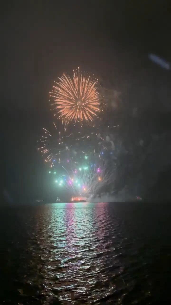 NYE Fireworks , Sugar Beach | Scrolller