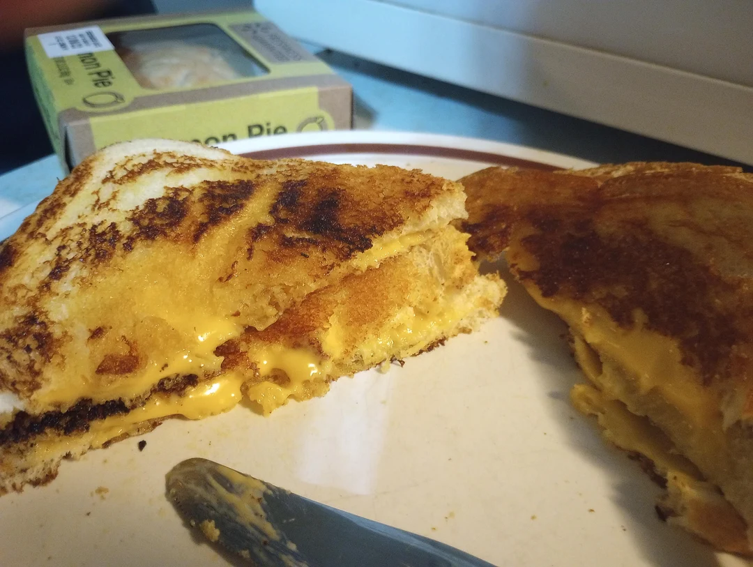 nice basic grilled cheese | Scrolller