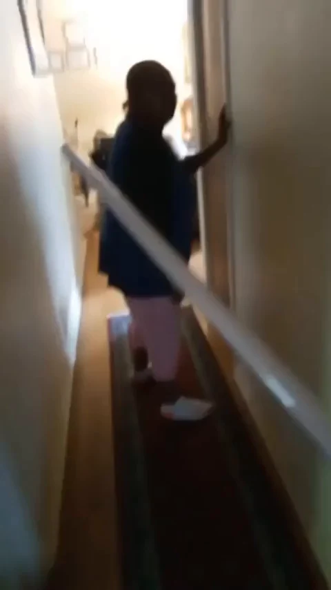 Dont eat his chicken | Scrolller