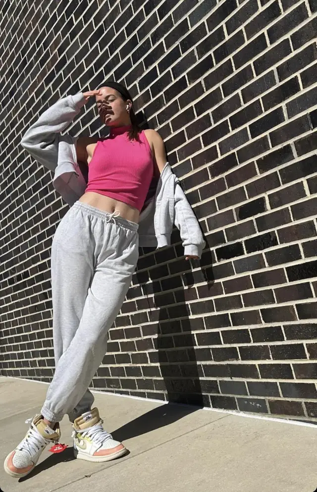 Anyone like Italian girl’s in crop tops? | Scrolller