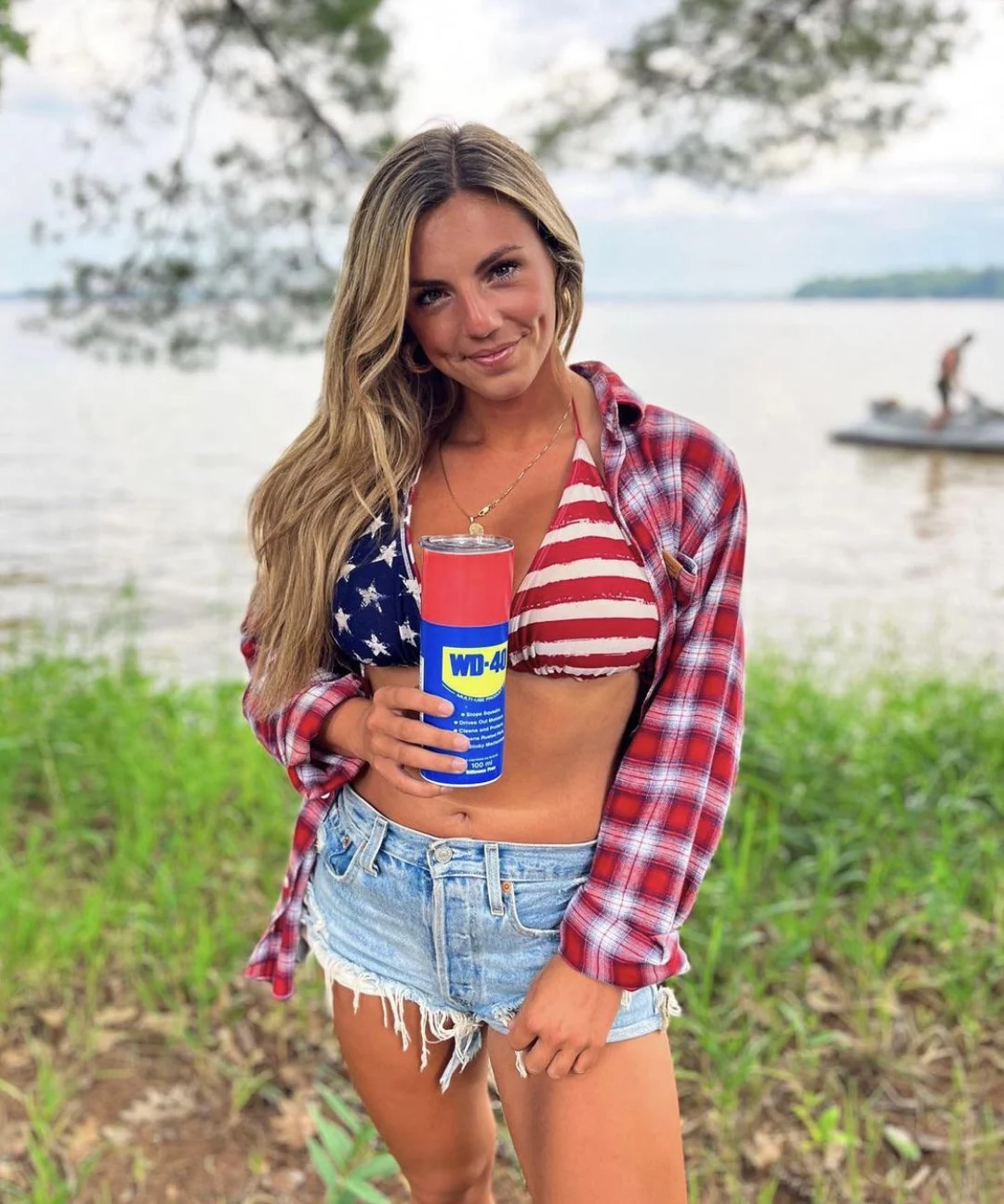 Annie Agar | Scrolller